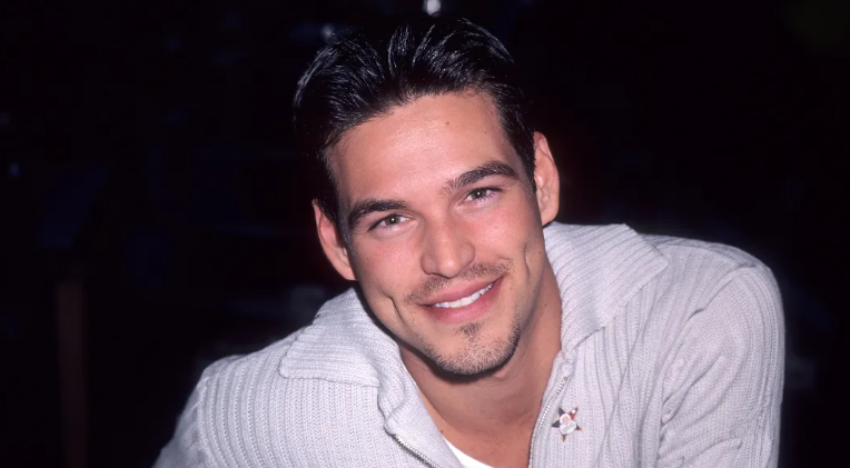 This '90s Heartthrob with Cute Dimples Stunned with Gray Hair & Beard ...